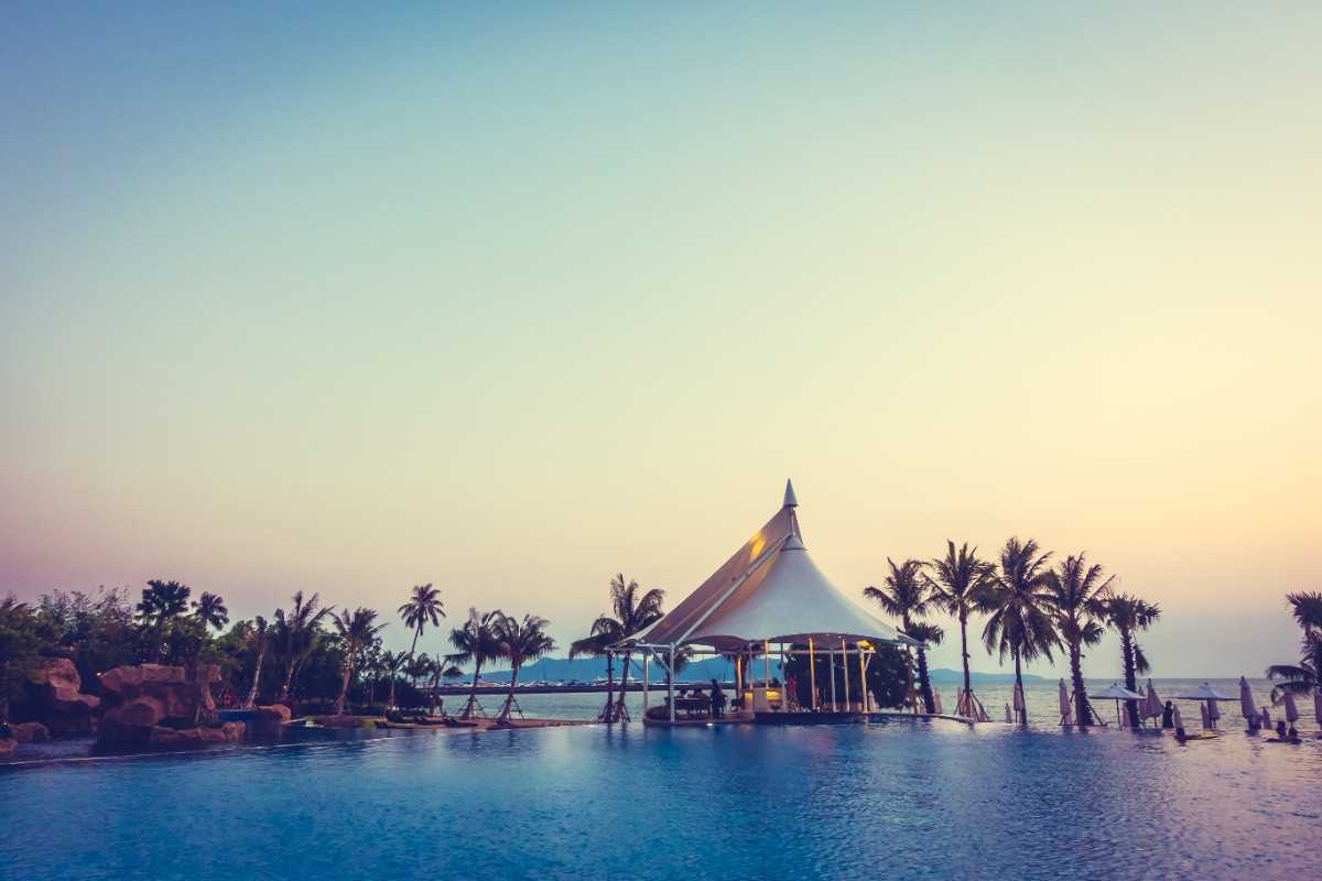 Desert Safari Dubai | Red Dunes, BBQ Dinner & Camel Ride